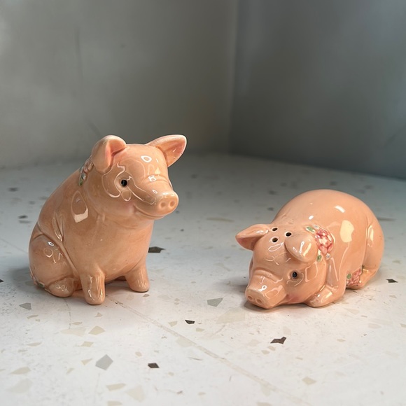 Kitchen | Kitschy Farmhouse Pink Piggy Pigs Ceramic Salt And Pepper ...